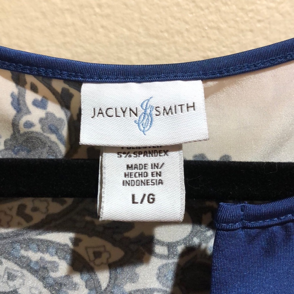 Jaclyn Smith White With Navy Paisley Design - Gem